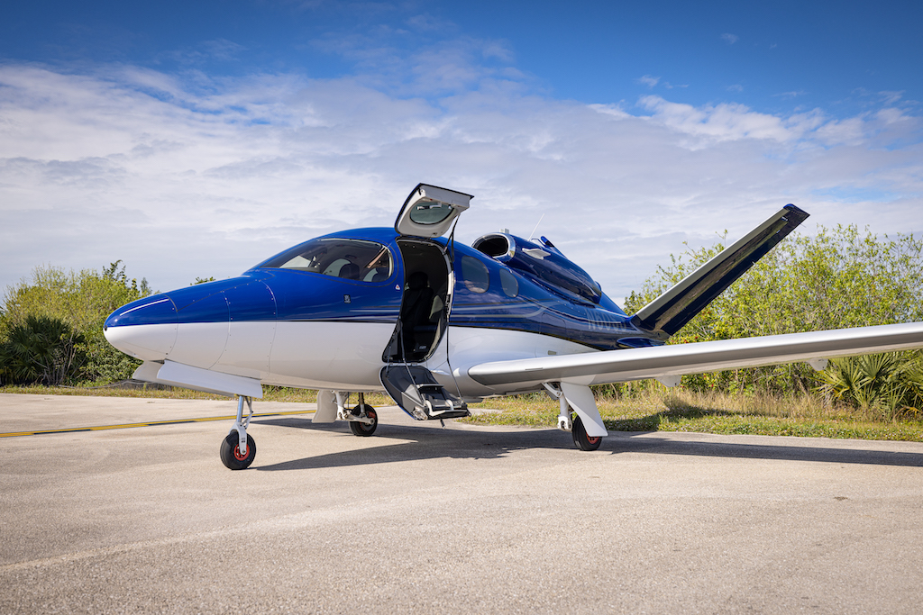 SOLD: 2018 CIRRUS SF50 G1 Vision Jet (N60SJ) | Lone Mountain Aircraft
